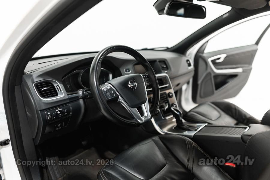 Balts Volvo V60 2014 Tallina, ar dzinēja tilpumu 2.40 L un nobraukumu 192 tūkst. km par 9990 €, foto 13 vietnē AUTOMOTO.COM.LV