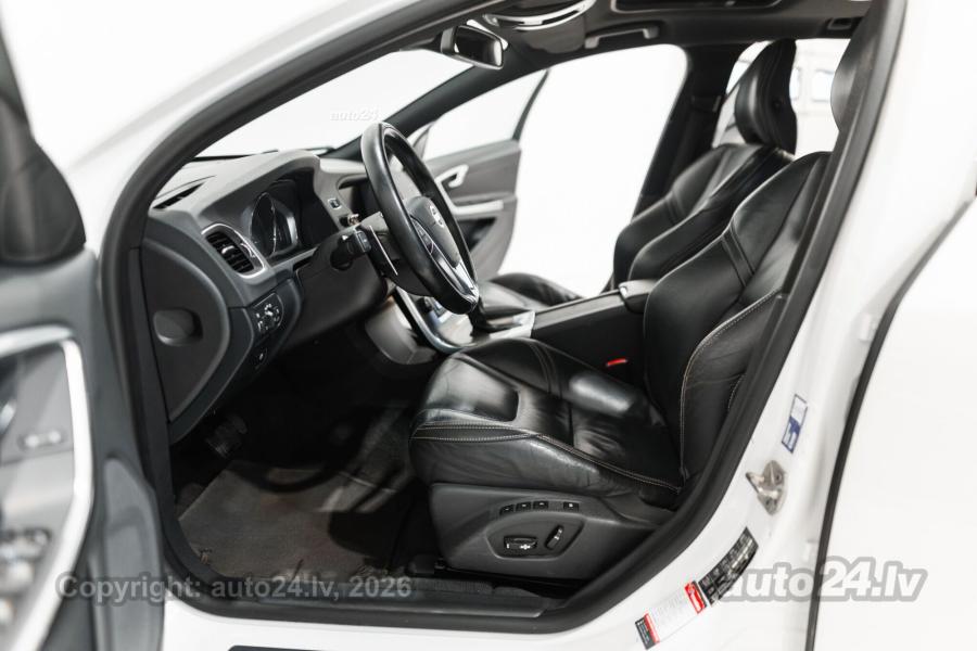 Balts Volvo V60 2014 Tallina, ar dzinēja tilpumu 2.40 L un nobraukumu 192 tūkst. km par 9990 €, foto 14 vietnē AUTOMOTO.COM.LV