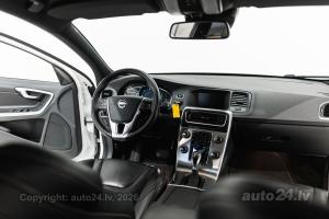 Balts Volvo V60 2014 Tallina, ar dzinēja tilpumu 2.40 L un nobraukumu 192 tūkst. km par 9990 €, foto 16 vietnē AUTOMOTO.COM.LV