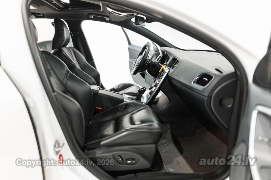 Balts Volvo V60 2014 Tallina, ar dzinēja tilpumu 2.40 L un nobraukumu 192 tūkst. km par 9990 €, foto 17 vietnē AUTOMOTO.COM.LV