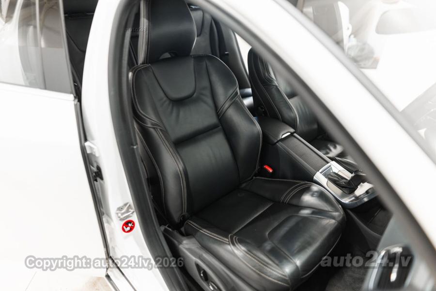 Balts Volvo V60 2014 Tallina, ar dzinēja tilpumu 2.40 L un nobraukumu 192 tūkst. km par 9990 €, foto 18 vietnē AUTOMOTO.COM.LV