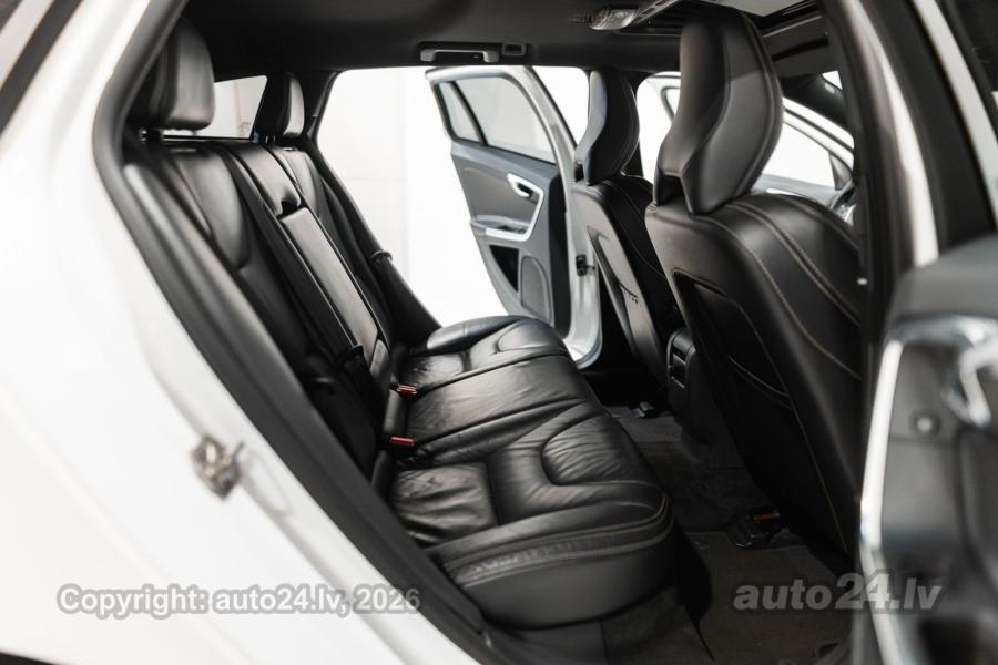Balts Volvo V60 2014 Tallina, ar dzinēja tilpumu 2.40 L un nobraukumu 192 tūkst. km par 9990 €, foto 19 vietnē AUTOMOTO.COM.LV
