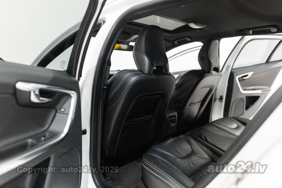 Balts Volvo V60 2014 Tallina, ar dzinēja tilpumu 2.40 L un nobraukumu 192 tūkst. km par 9990 €, foto 20 vietnē AUTOMOTO.COM.LV