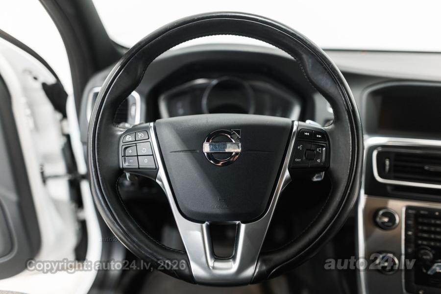Balts Volvo V60 2014 Tallina, ar dzinēja tilpumu 2.40 L un nobraukumu 192 tūkst. km par 9990 €, foto 24 vietnē AUTOMOTO.COM.LV