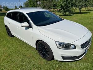 Balts Volvo V60 2014 Rīga, ar dzinēja tilpumu 2.00 L un nobraukumu 276 tūkst. km par 7500 €, foto 4 vietnē AUTOMOTO.COM.LV