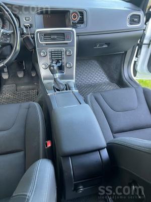 Balts Volvo V60 2014 Rīga, ar dzinēja tilpumu 2.00 L un nobraukumu 276 tūkst. km par 7500 €, foto 8 vietnē AUTOMOTO.COM.LV