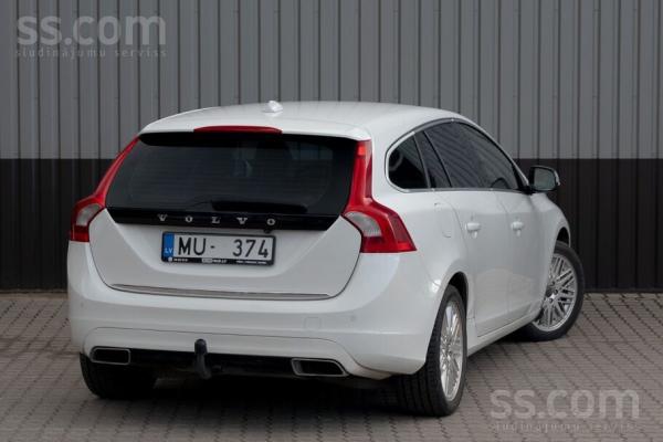 White Volvo V60 2014 in Talsi, with an engine capacity of 2.40 L and mileage of 246 thousand km for 5995 €, photo 7 on AUTOMOTO.COM.LV