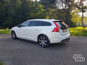 White Volvo V60 2014 in Vilnius, with an engine capacity of 2.40 L and mileage of 260 thousand km for 7800 €, photo 4 on AUTOMOTO.COM.LV