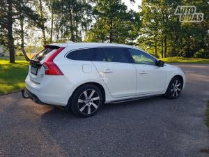 White Volvo V60 2014 in Vilnius, with an engine capacity of 2.40 L and mileage of 260 thousand km for 7800 €, photo 9 on AUTOMOTO.COM.LV