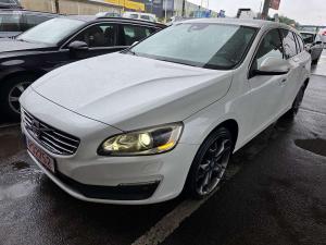 Balts Volvo V60 2014 Viļņa, ar dzinēja tilpumu 1.56 L un nobraukumu 268 tūkst. km par 6750 €, foto 3 vietnē AUTOMOTO.COM.LV