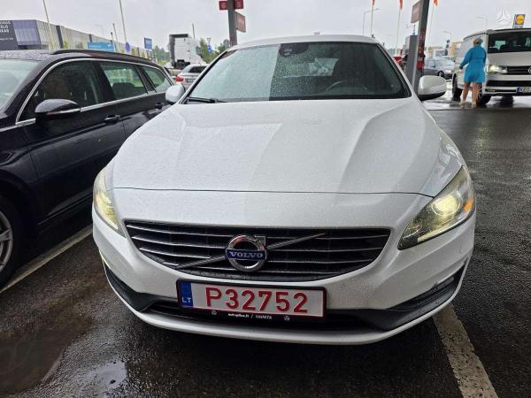 Balts Volvo V60 2014 Viļņa, ar dzinēja tilpumu 1.56 L un nobraukumu 268 tūkst. km par 6750 €, foto 3 vietnē AUTOMOTO.COM.LV