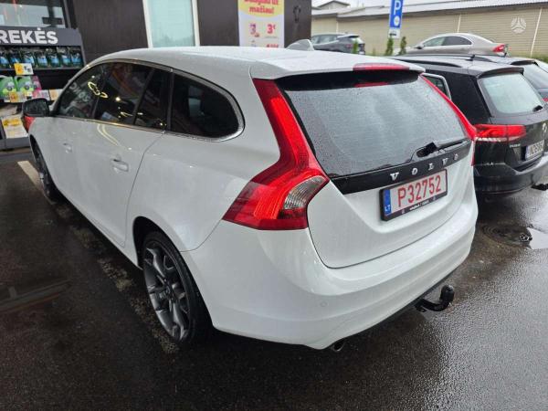 Balts Volvo V60 2014 Viļņa, ar dzinēja tilpumu 1.56 L un nobraukumu 268 tūkst. km par 6750 €, foto 5 vietnē AUTOMOTO.COM.LV