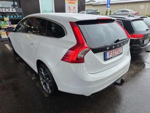 Balts Volvo V60 2014 Viļņa, ar dzinēja tilpumu 1.56 L un nobraukumu 268 tūkst. km par 6750 €, foto 6 vietnē AUTOMOTO.COM.LV