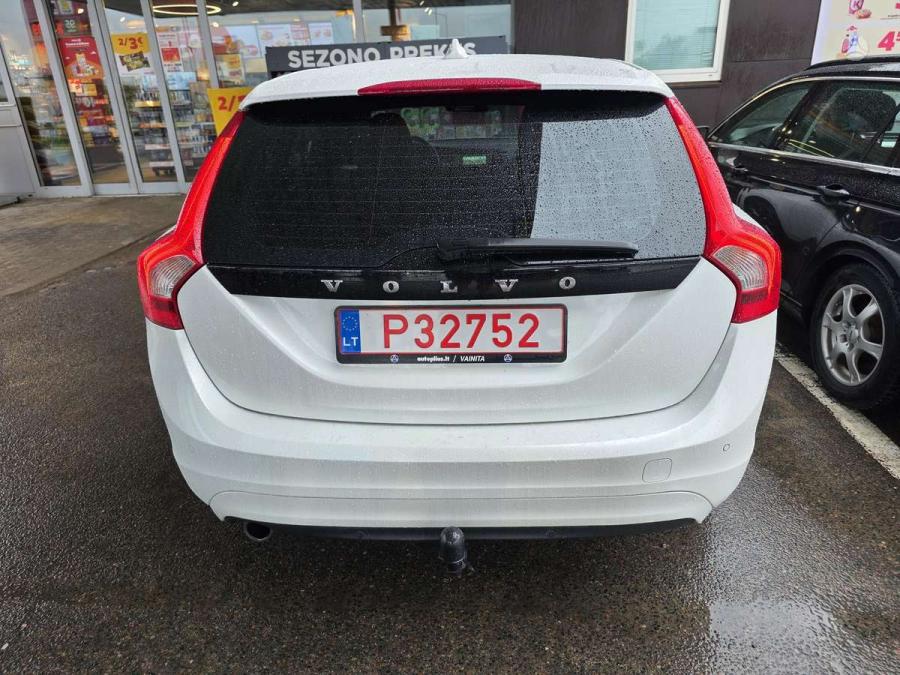 Balts Volvo V60 2014 Viļņa, ar dzinēja tilpumu 1.56 L un nobraukumu 268 tūkst. km par 6750 €, foto 7 vietnē AUTOMOTO.COM.LV