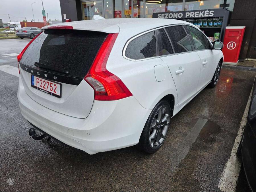 Balts Volvo V60 2014 Viļņa, ar dzinēja tilpumu 1.56 L un nobraukumu 268 tūkst. km par 6750 €, foto 8 vietnē AUTOMOTO.COM.LV