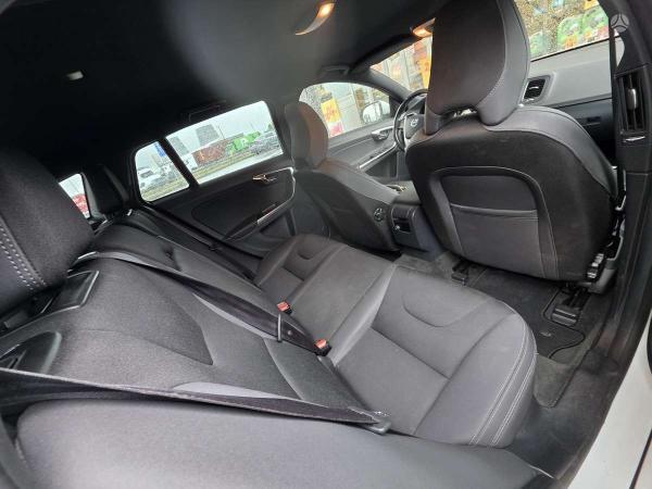 Balts Volvo V60 2014 Viļņa, ar dzinēja tilpumu 1.56 L un nobraukumu 268 tūkst. km par 6750 €, foto 8 vietnē AUTOMOTO.COM.LV