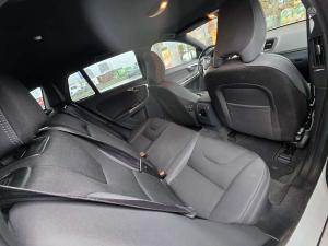 Balts Volvo V60 2014 Viļņa, ar dzinēja tilpumu 1.56 L un nobraukumu 268 tūkst. km par 6750 €, foto 9 vietnē AUTOMOTO.COM.LV