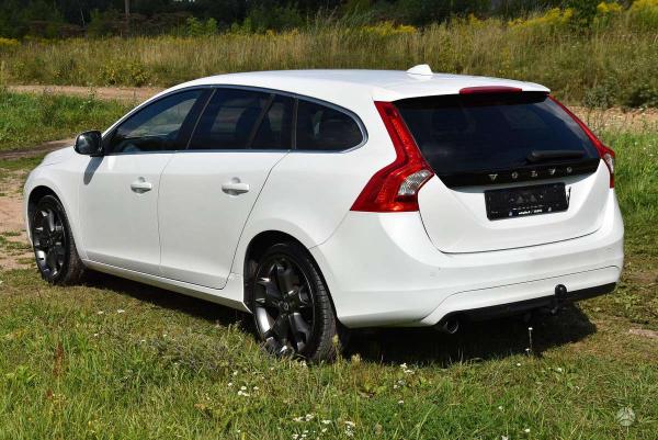 Balts Volvo V60 2014 Viļņa, ar dzinēja tilpumu 1.56 L un nobraukumu 268 tūkst. km par 6750 €, foto 2 vietnē AUTOMOTO.COM.LV