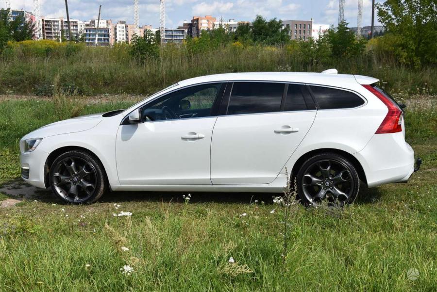 Balts Volvo V60 2014 Viļņa, ar dzinēja tilpumu 1.56 L un nobraukumu 268 tūkst. km par 6750 €, foto 9 vietnē AUTOMOTO.COM.LV