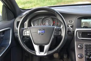 Balts Volvo V60 2014 Viļņa, ar dzinēja tilpumu 1.56 L un nobraukumu 268 tūkst. km par 6750 €, foto 12 vietnē AUTOMOTO.COM.LV