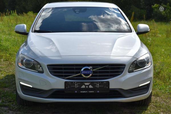 White Volvo V60 2014 in Vilnius, with an engine capacity of 1.56 L and mileage of 268 thousand km for 6750 €, photo 5 on AUTOMOTO.COM.LV