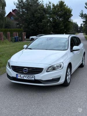 Balts Volvo V60 2014 Viļņa, ar dzinēja tilpumu 1.56 L un nobraukumu 350 tūkst. km par 4999 €, foto  vietnē AUTOMOTO.COM.LV