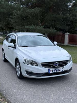 Balts Volvo V60 2014 Viļņa, ar dzinēja tilpumu 1.56 L un nobraukumu 350 tūkst. km par 4999 €, foto 3 vietnē AUTOMOTO.COM.LV