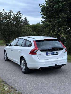 Balts Volvo V60 2014 Viļņa, ar dzinēja tilpumu 1.56 L un nobraukumu 350 tūkst. km par 4999 €, foto 4 vietnē AUTOMOTO.COM.LV