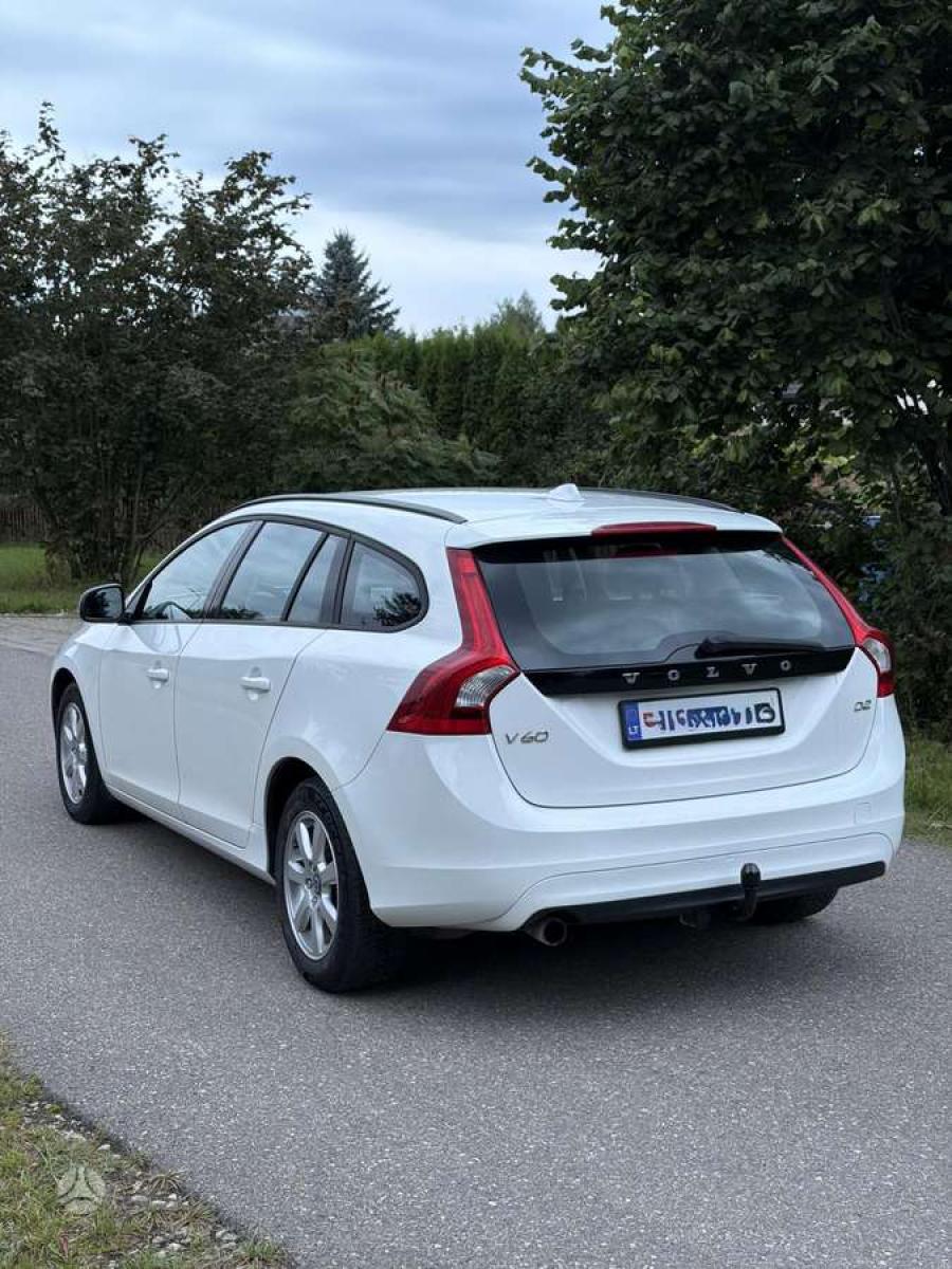Balts Volvo V60 2014 Viļņa, ar dzinēja tilpumu 1.56 L un nobraukumu 350 tūkst. km par 4999 €, foto 4 vietnē AUTOMOTO.COM.LV