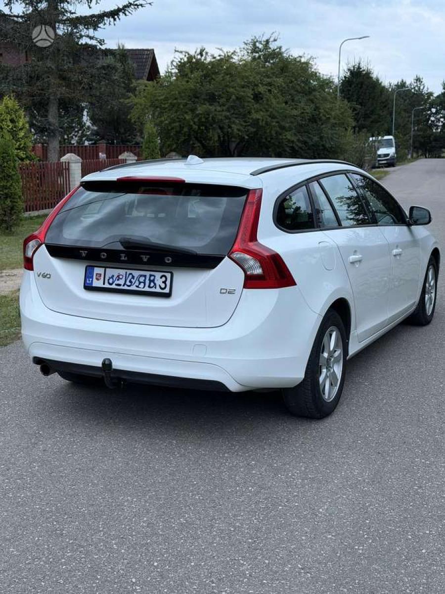 Balts Volvo V60 2014 Viļņa, ar dzinēja tilpumu 1.56 L un nobraukumu 350 tūkst. km par 4999 €, foto 5 vietnē AUTOMOTO.COM.LV
