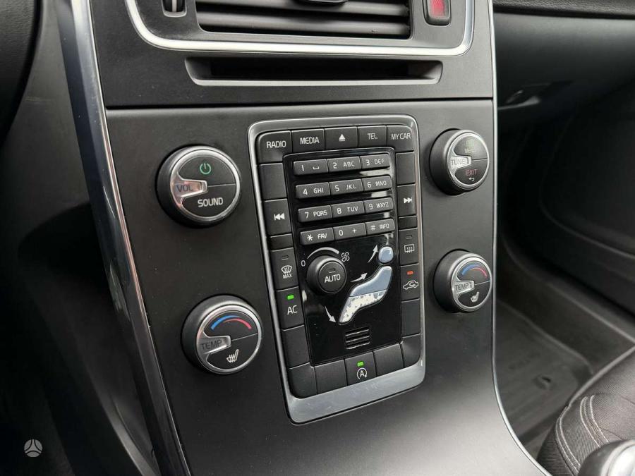 Balts Volvo V60 2014 Viļņa, ar dzinēja tilpumu 1.56 L un nobraukumu 350 tūkst. km par 4999 €, foto 8 vietnē AUTOMOTO.COM.LV