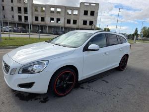 Balts Volvo V60 2014 Kretinga, ar dzinēja tilpumu 1.60 L un nobraukumu 225 tūkst. km par 4300 €, foto 12 vietnē AUTOMOTO.COM.LV