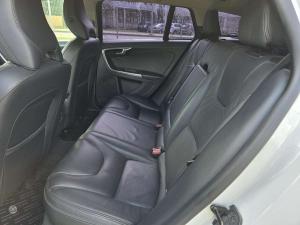 Balts Volvo V60 2014 Kretinga, ar dzinēja tilpumu 1.60 L un nobraukumu 225 tūkst. km par 4300 €, foto 14 vietnē AUTOMOTO.COM.LV