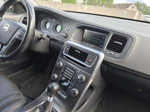 Balts Volvo V60 2014 Kretinga, ar dzinēja tilpumu 1.60 L un nobraukumu 225 tūkst. km par 4300 €, foto 15 vietnē AUTOMOTO.COM.LV