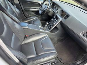 Balts Volvo V60 2014 Kretinga, ar dzinēja tilpumu 1.60 L un nobraukumu 225 tūkst. km par 4300 €, foto 16 vietnē AUTOMOTO.COM.LV