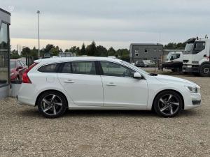 White Volvo V60 2014 in Siauliai, with an engine capacity of 1.97 L and mileage of 388 thousand km for 6100 €, photo 5 on AUTOMOTO.COM.LV