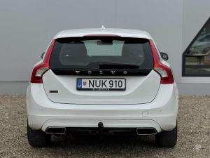 White Volvo V60 2014 in Siauliai, with an engine capacity of 1.97 L and mileage of 388 thousand km for 6100 €, photo 8 on AUTOMOTO.COM.LV