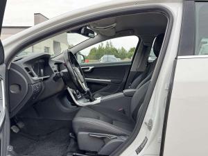 White Volvo V60 2014 in Siauliai, with an engine capacity of 1.97 L and mileage of 388 thousand km for 6100 €, photo 10 on AUTOMOTO.COM.LV
