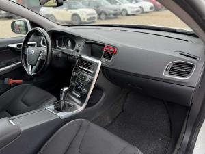 White Volvo V60 2014 in Siauliai, with an engine capacity of 1.97 L and mileage of 388 thousand km for 6100 €, photo 14 on AUTOMOTO.COM.LV