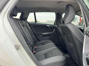 White Volvo V60 2014 in Siauliai, with an engine capacity of 1.97 L and mileage of 388 thousand km for 6100 €, photo 16 on AUTOMOTO.COM.LV