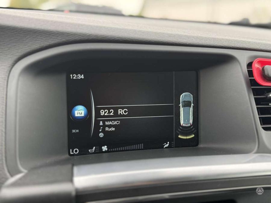 White Volvo V60 2014 in Siauliai, with an engine capacity of 1.97 L and mileage of 388 thousand km for 6100 €, photo 20 on AUTOMOTO.COM.LV