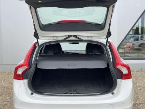 White Volvo V60 2014 in Siauliai, with an engine capacity of 1.97 L and mileage of 388 thousand km for 6100 €, photo 23 on AUTOMOTO.COM.LV