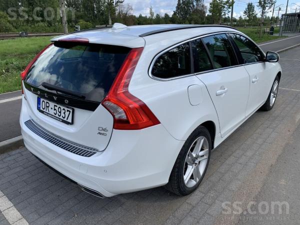 White Volvo V60 2014 in Riga, with an engine capacity of 2.40 L and mileage of 279 thousand km for 5950 €, photo 8 on AUTOMOTO.COM.LV