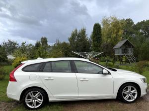 Balts Volvo V60 2014 Ignalina, ar dzinēja tilpumu 1.98 L un nobraukumu 196 tūkst. km par 4750 €, foto 4 vietnē AUTOMOTO.COM.LV