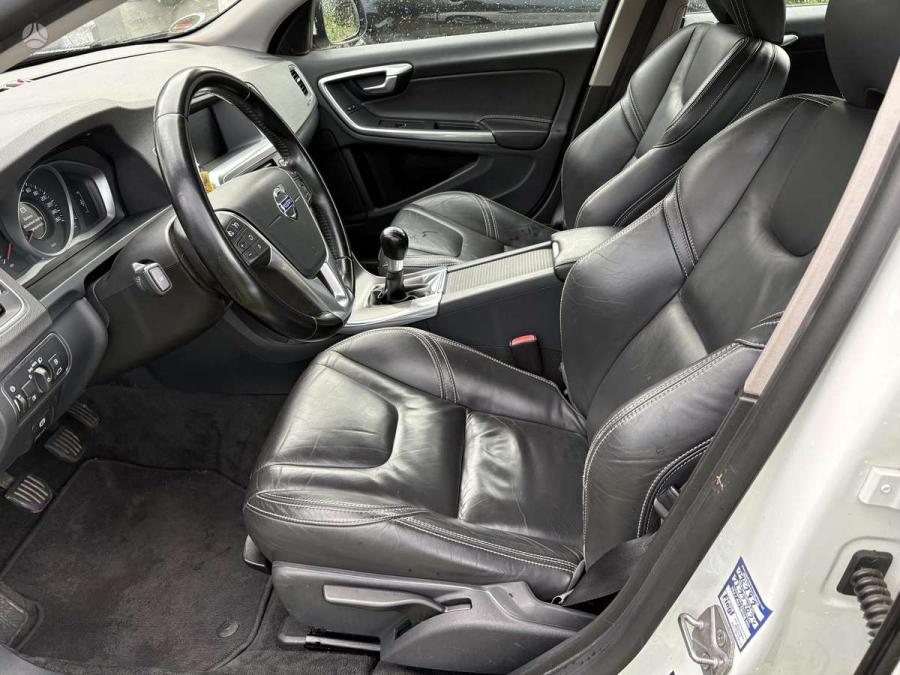Balts Volvo V60 2014 Ignalina, ar dzinēja tilpumu 1.98 L un nobraukumu 196 tūkst. km par 4750 €, foto 9 vietnē AUTOMOTO.COM.LV