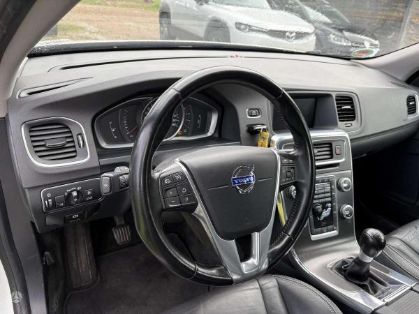 Белый Вольво B60 2014 в Игналина, объемом двигателя 1.98 л и пробегом 196 тыс. км за 4750 €, фото 10 на AUTOMOTO.COM.LV
