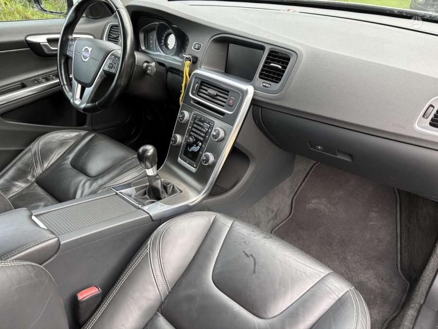 Balts Volvo V60 2014 Ignalina, ar dzinēja tilpumu 1.98 L un nobraukumu 196 tūkst. km par 4750 €, foto 12 vietnē AUTOMOTO.COM.LV