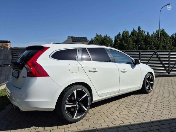 Balts Volvo V60 2014 Kauņa, ar dzinēja tilpumu 1.97 L un nobraukumu 313 tūkst. km par 4850 €, foto 3 vietnē AUTOMOTO.COM.LV