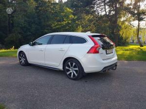 White Volvo V60 2014 in Vilnius, with an engine capacity of 2.40 L and mileage of 260 thousand km for 7600 €, photo 4 on AUTOMOTO.COM.LV