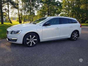 White Volvo V60 2014 in Vilnius, with an engine capacity of 2.40 L and mileage of 260 thousand km for 7600 €, photo 7 on AUTOMOTO.COM.LV